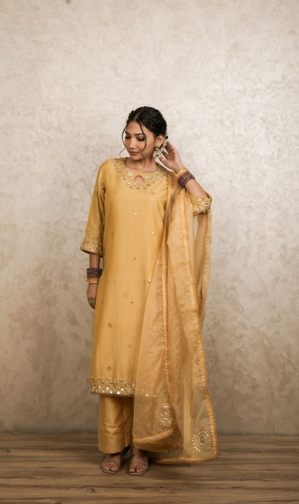 Reeha Golden Straight Set – Gulabo Jaipur