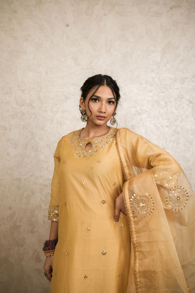 Reeha Golden Straight Set – Gulabo Jaipur