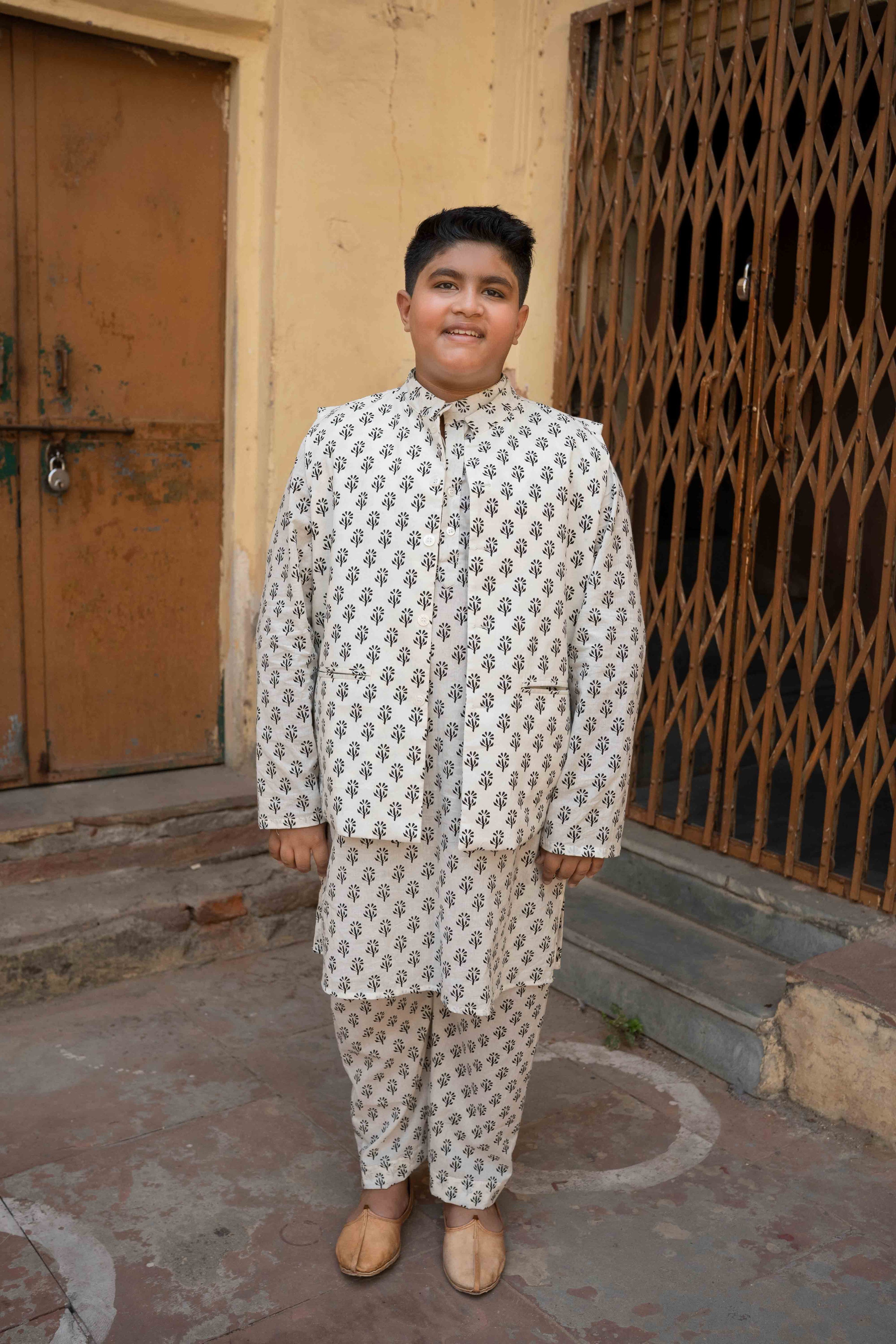 Handblock Print Sohan White Cotton Kurta Pant Set With Jacket – Gulabo ...